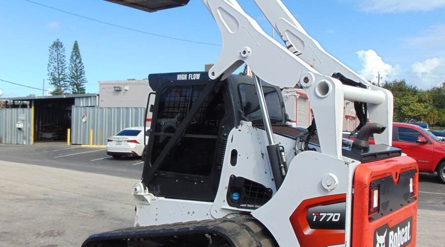 Compact Track Loaders: Essential Heavy Equipment for Florida